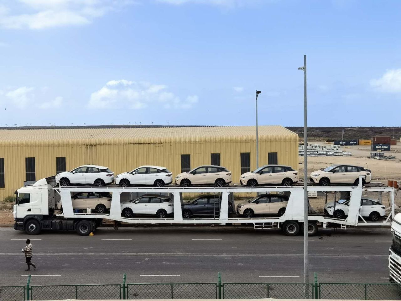 Elektrobus aus Uganda auf 13.000 km Reise quer durch Afrika ...