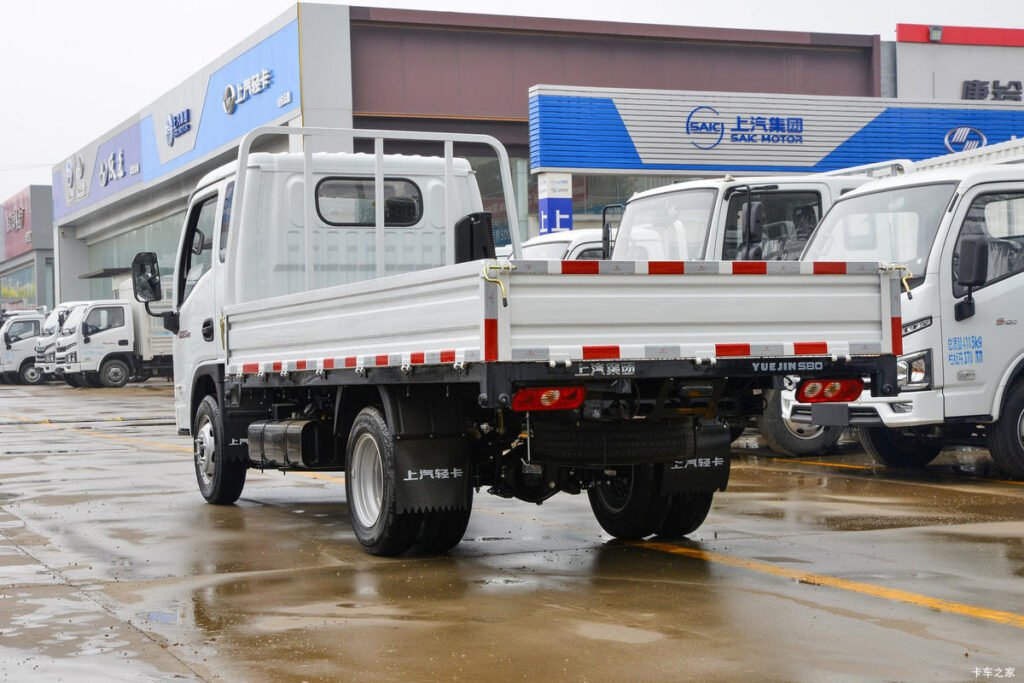 Camionnette SAIC Yuejin Fuxing S80 88 ch diesel, plateau double rangée ...