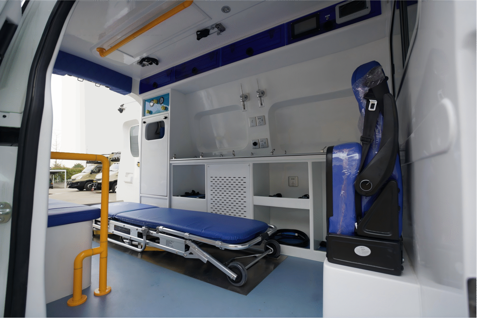 Iveco Daily Long Wheelbase Ambulance China Automotive - iChelaba Motor
